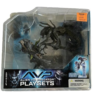 Alien vs. Predator Movie Playsets Alien Attacks Predator Action Figure ...