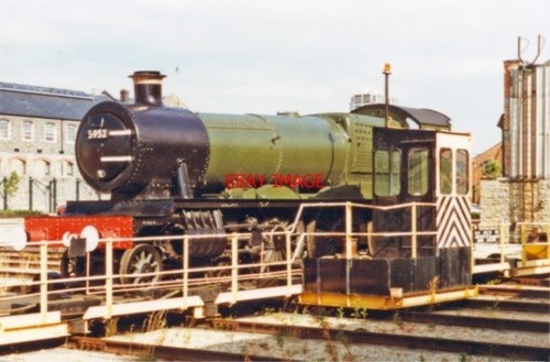 PHOTO GWR HALL MINUS TENDER NO 5952 COGAN HALL AT SWINDON GWR MUSEUM ...