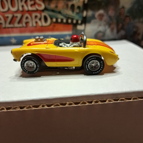AURORA AFX MAGNA-TRACTION No. 1969 ‘57 CORVETTE CONVERTIBLE YELLOW HO ...