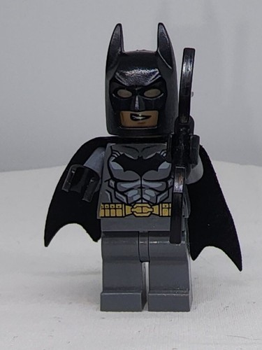 LEGO Batman Minifigure with Gold Belt & Batarang DC Super Hero (L112 ...