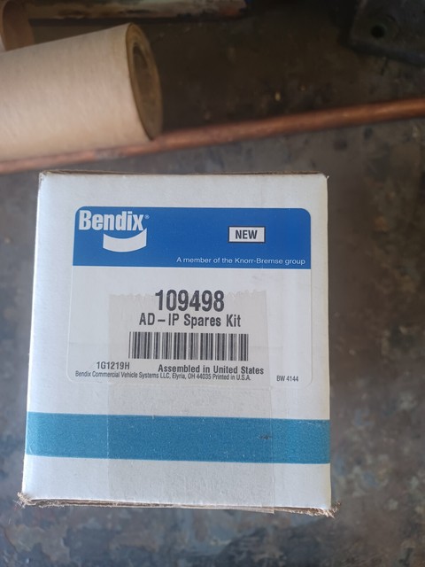 Bendix 109498 AD IP Air Dryer Desiccant Cartridge Bolt Replacement Kit ...