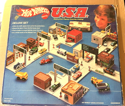 Vintage 1981 Hot Wheels 3741 USA DELUXE SET IN BOX (Near Complete set ...