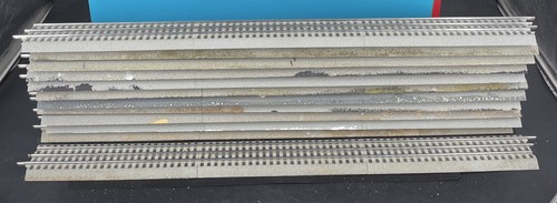 One lot of 12 Lionel Fastrack 30 inch straight track pieces O Gauge ...