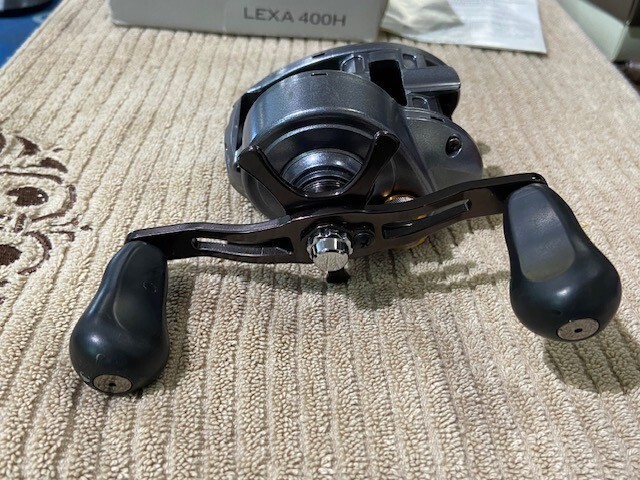 DAIWA LEXA 400H BAIT CASTING REEL RIGHT HAND GOOD CONDITION Ships Free ...
