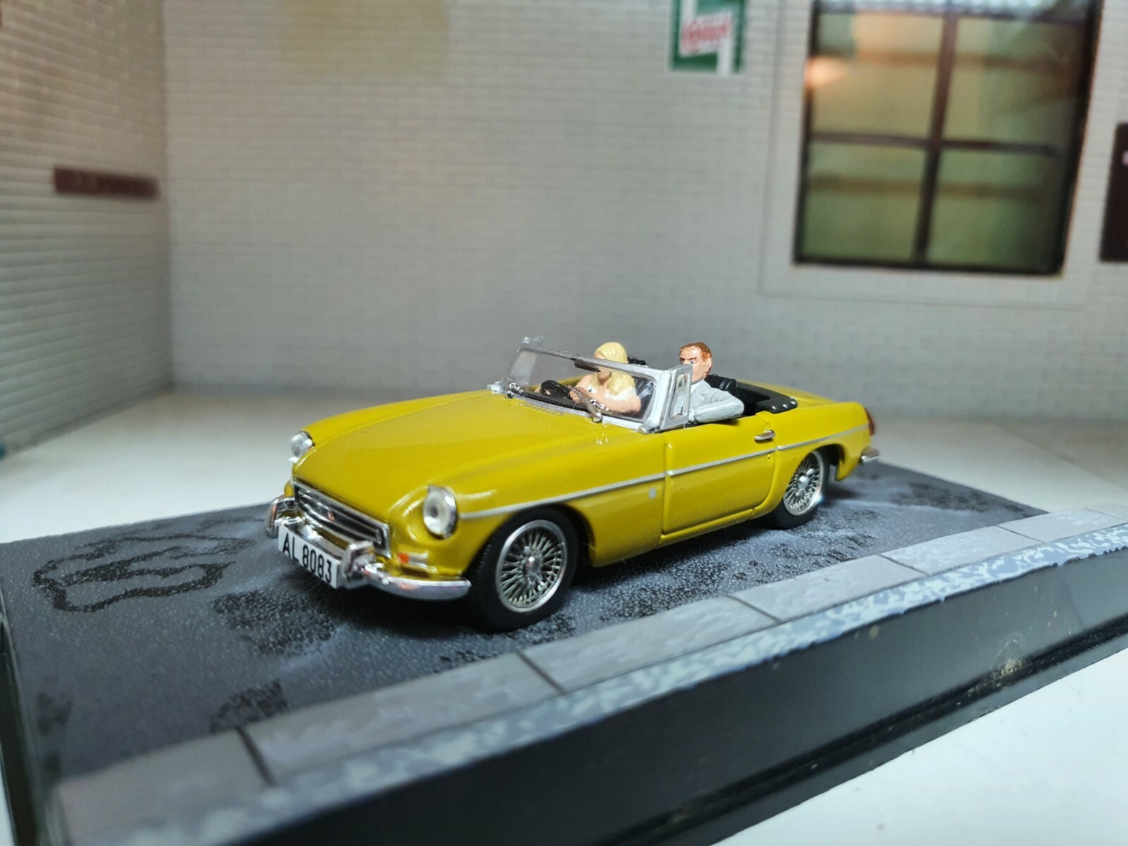 MGB Convertible 1:43 Scale Diecast Model Figures Car MG Harvest Gold ...