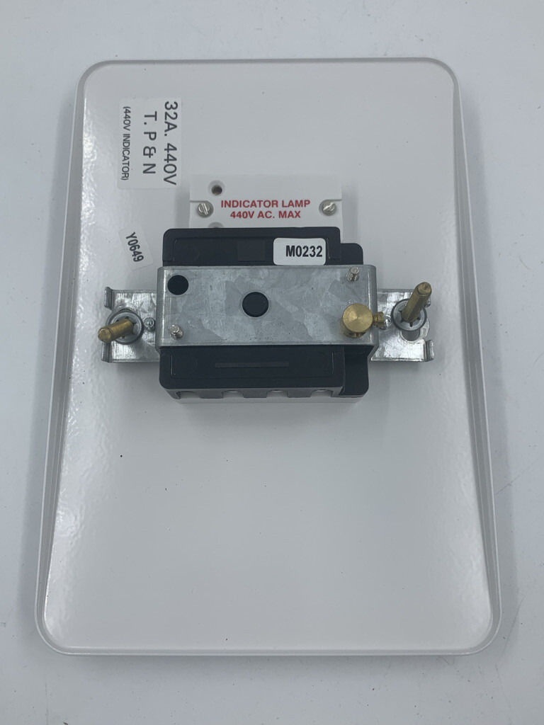 JOB MEM 32A TP N METAL CLAD ENCLOSED ISOLATOR SWITCHES MEM4301 for sale ...