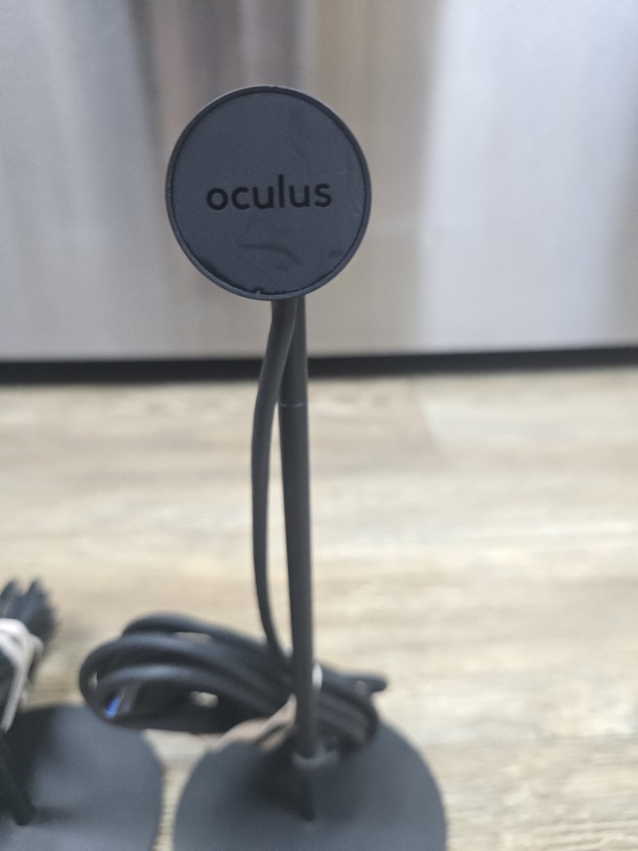 Meta Oculus Headset, 2 Oculus Rift CV1 Motion Sensor Cameras, 1 Touch Controller | eBay