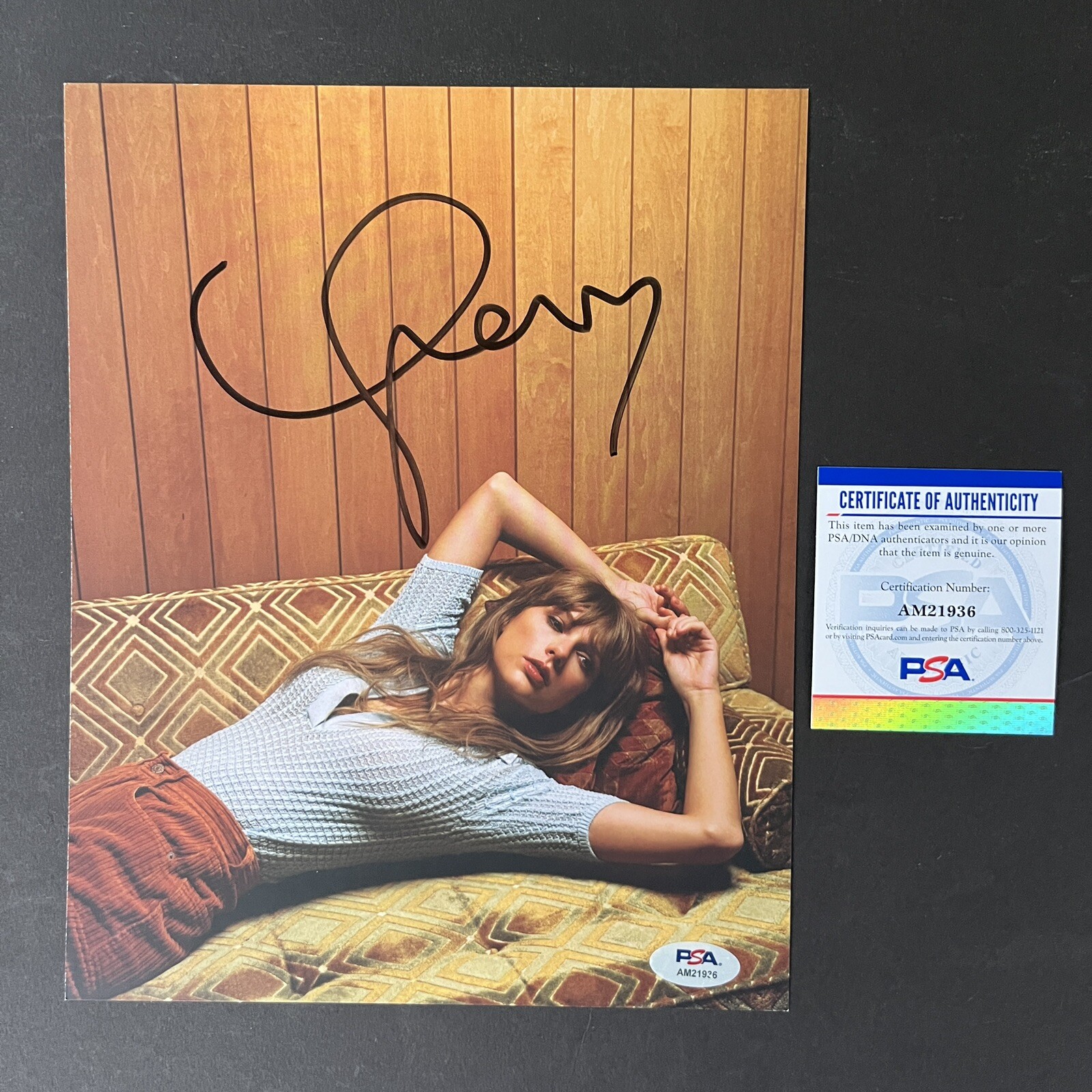 Taylor Swift Autographed Memorabilia | Signed Photo, Jersey ...
