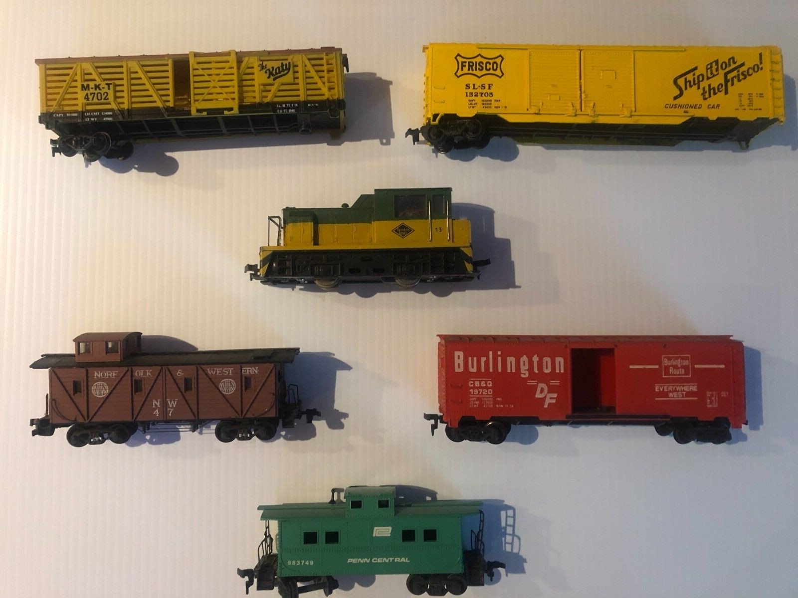 HO Scale Reading Lines 13 Train Engine and 6 Car Set - Nice Lot USED ...