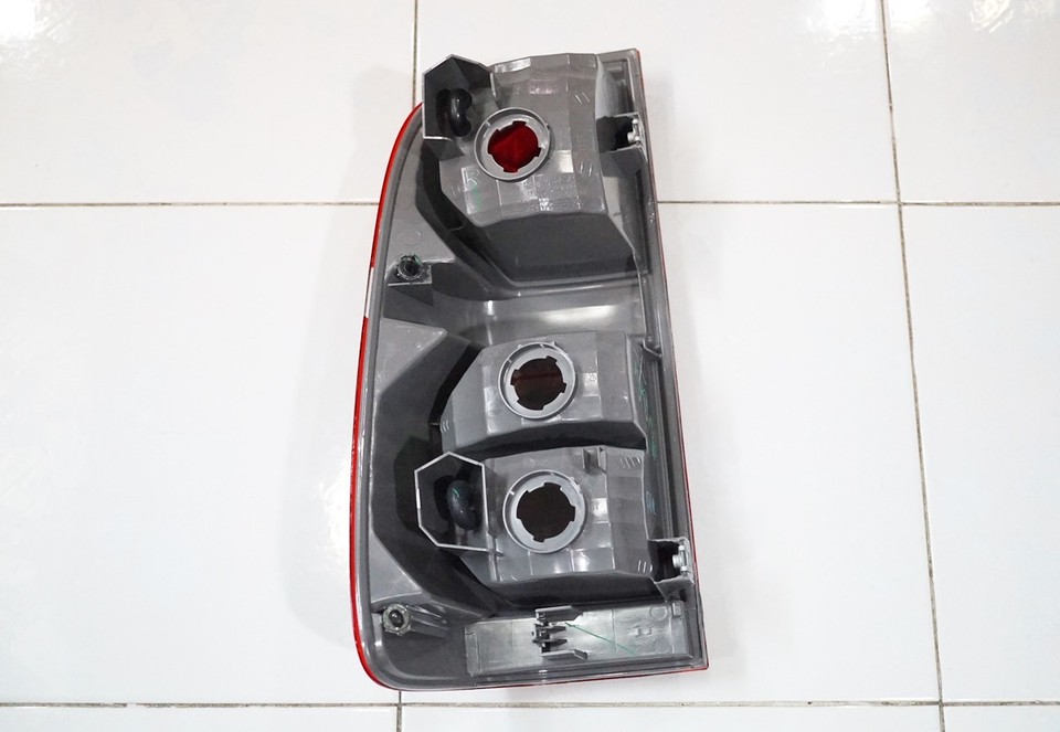 GENUINE TOYOTA HILUX VIGO SR5 2005-14 LENS REAR COMBINATION LAMP RH ...
