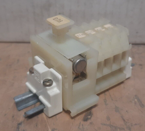 SQUARE D #9080GR6, 9080GF6 4 TERMINAL BLOCKS, 2 END CAPS & A FUSE ...