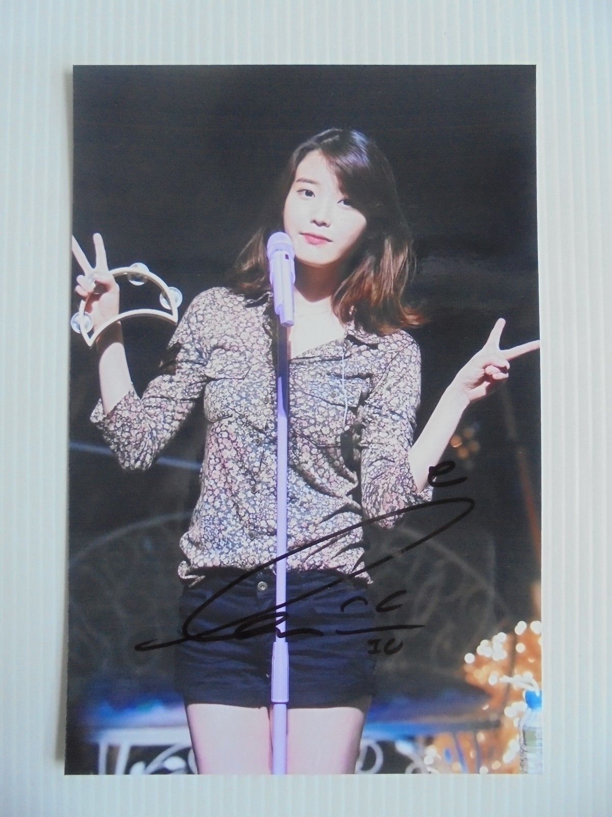 IU Lee Ji Eun KPOP Korean Actress 4x6 Photo Autograph hand signed USA ...