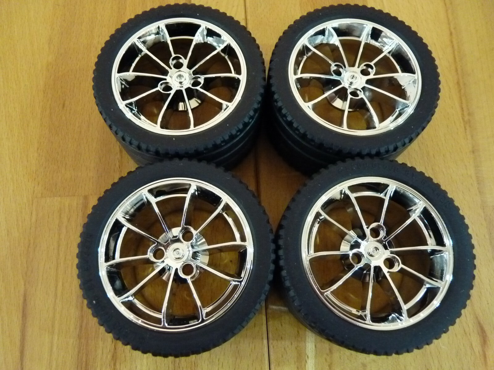 4x LEGO TECHNIC FELGE 23800 + REIFEN 23799 (81.6x44ZR) 42056 ...