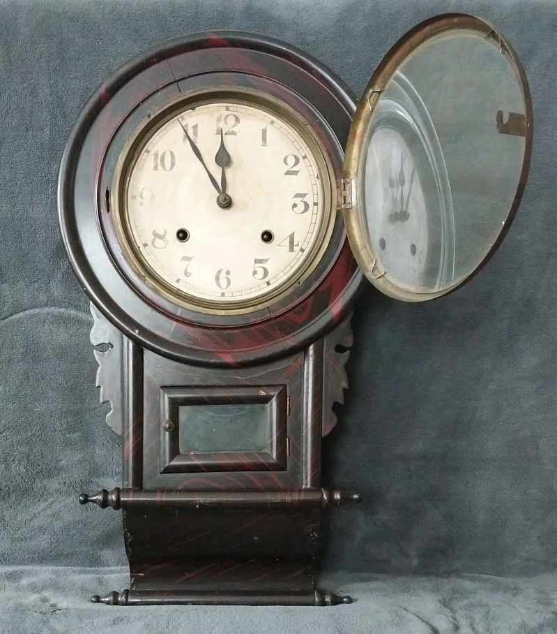 New Haven Key Wind Pendulum Striking Wall Clock Circles Face Unusual ...