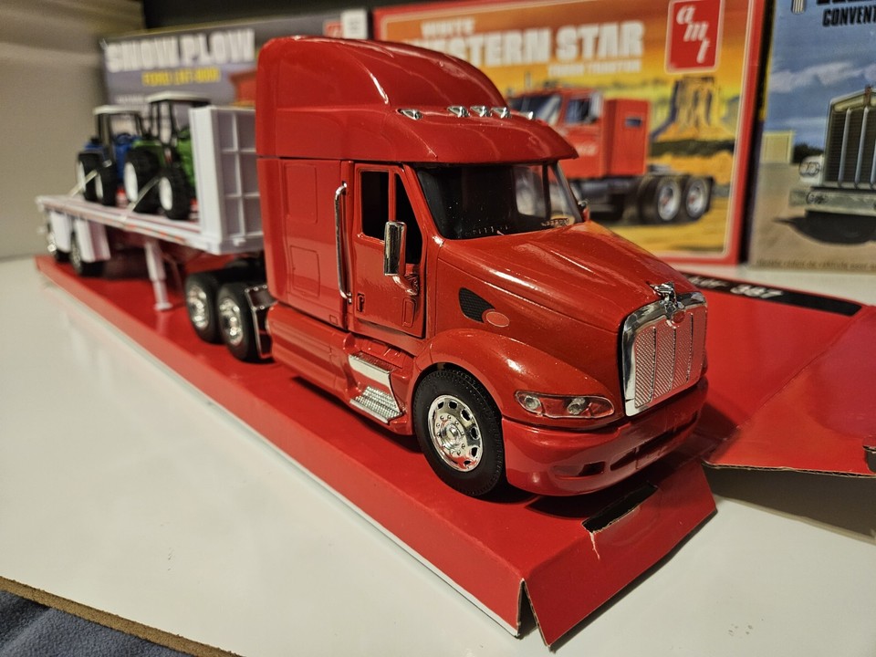 1/32 Scale Diecast Replica By NewRay Peterbilt Model 387 With Flat Bed ...