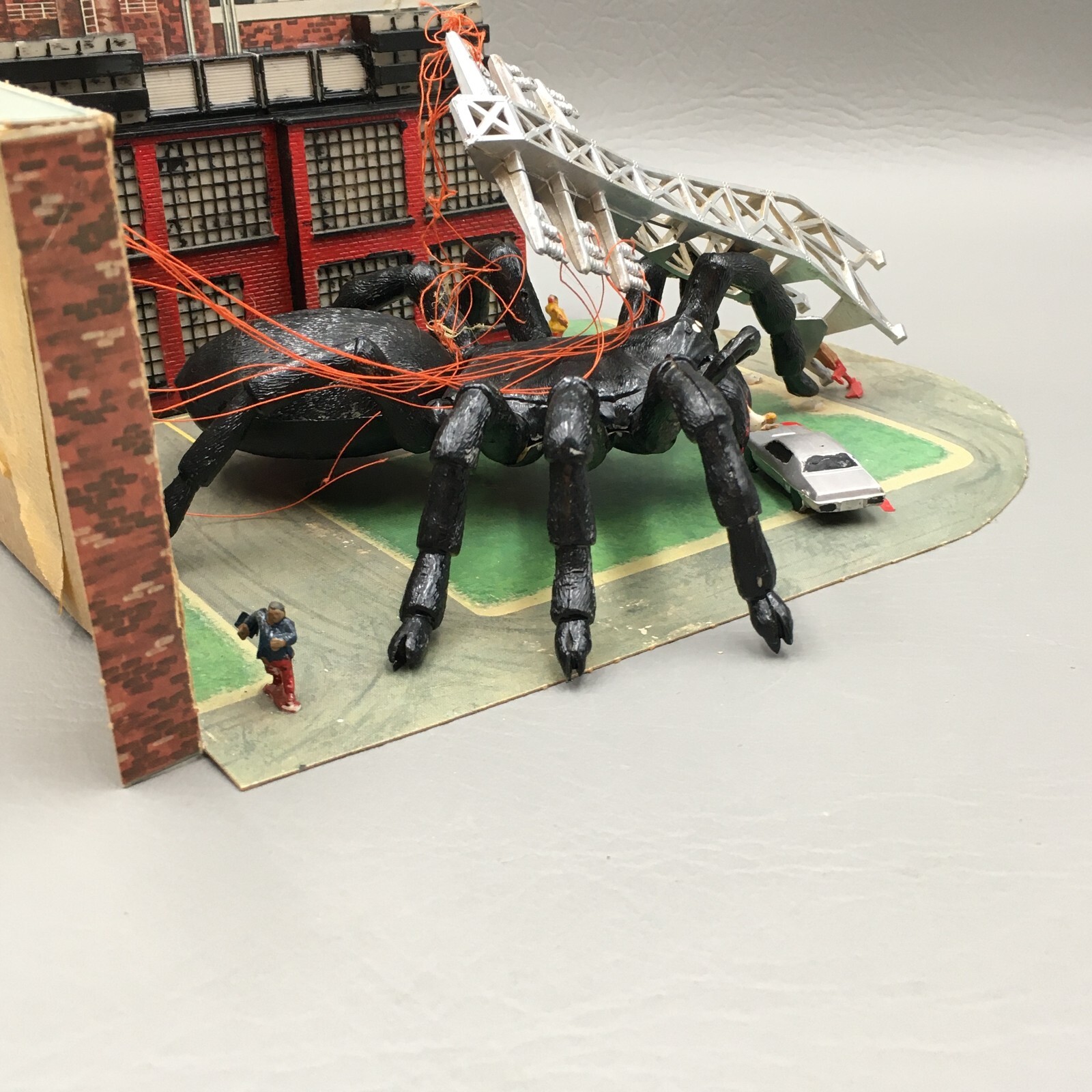 Fundimensions Gigantics Diorama Huge Tarantula 1975 Giant Bug Model Kit ...