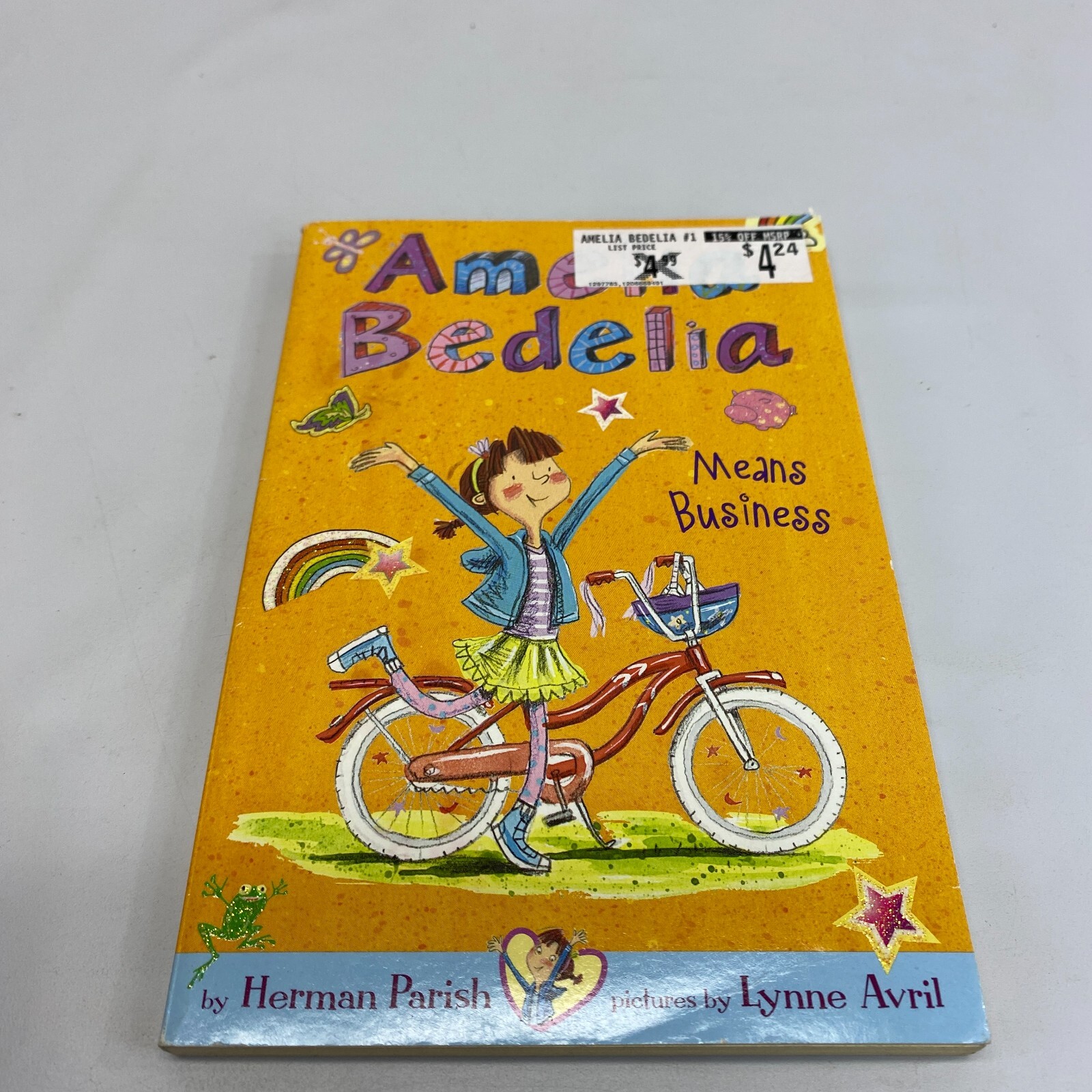 Amelia Bedelia Chapter Book #1: Amelia Bedelia Means Business ...
