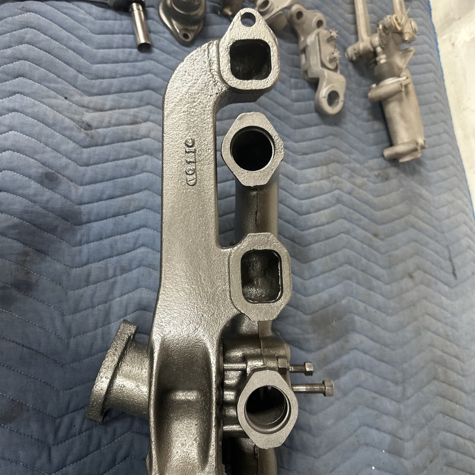 1940 1950 51 53 1960 Chevy 216 235 261 Intake Exhaust Manifold 3835587 ...