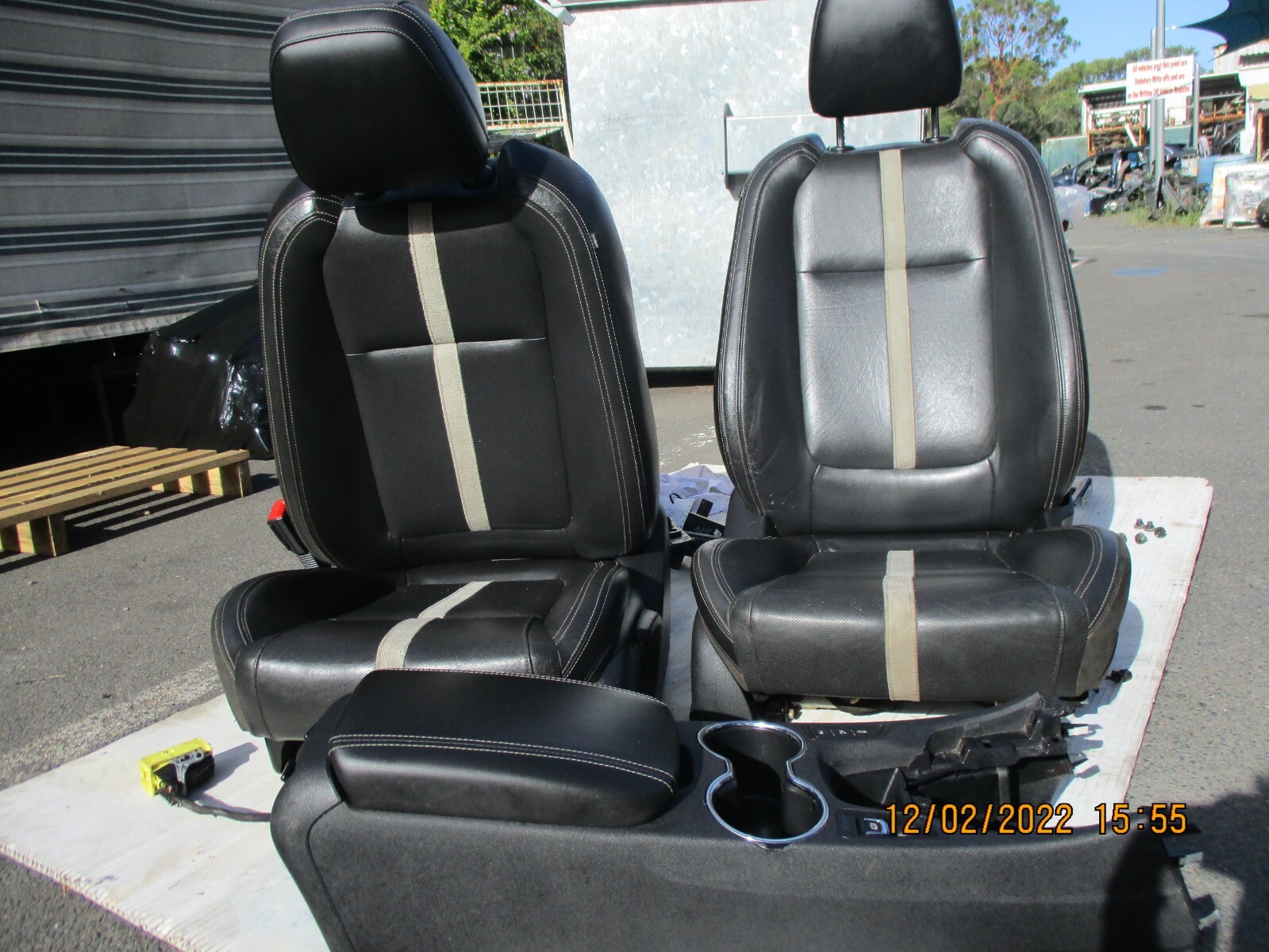COMMODORE CALAIS BUCKET SEATS AND CONSOLE SUIT UTE??? | eBay Australia