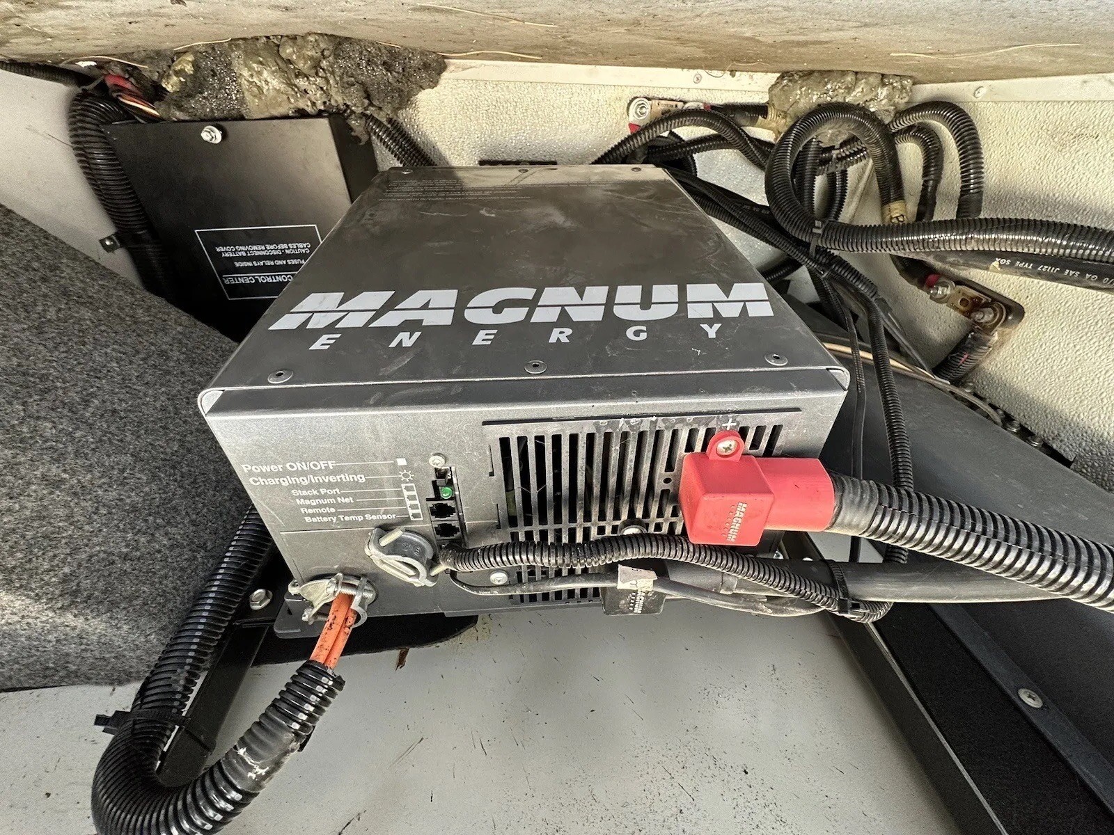 Magnum energy Inverter Charger ME2012 motorhome RV off 2006 Fleetwood ...