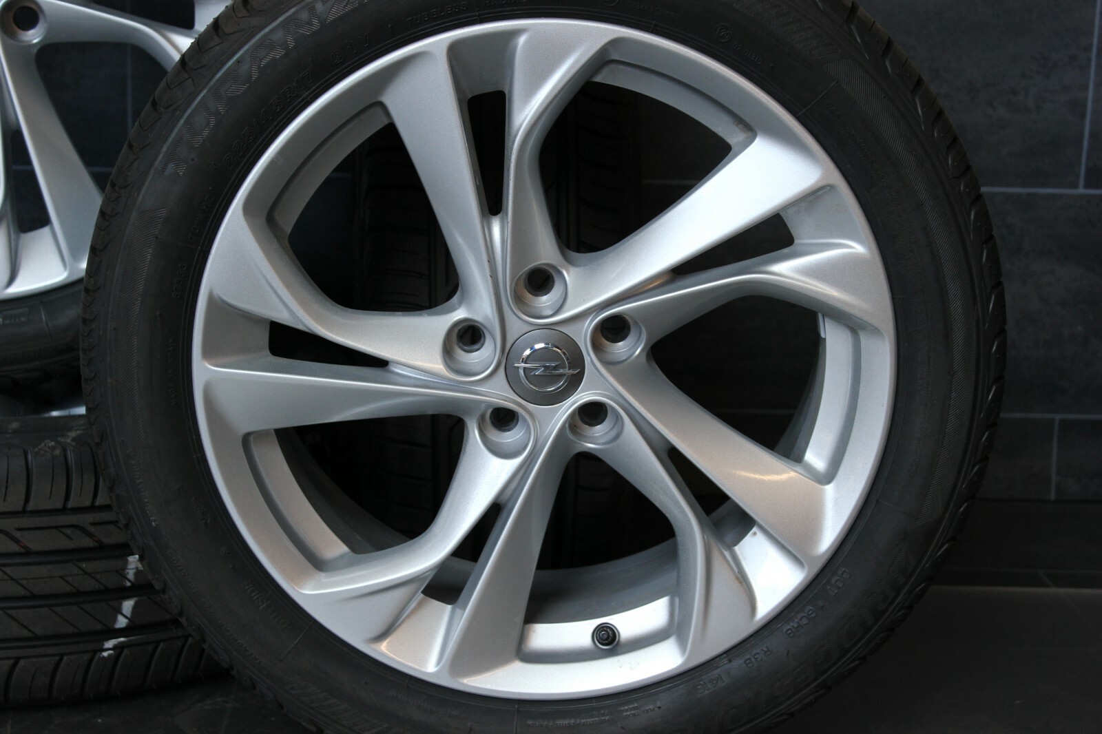 Original Opel Astra K 17 Zoll Alufelgen Sensoren 7,5J x 17 Zoll ET 44 ...