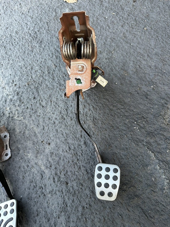 2004-2011 Mazda RX8 Gas Clutch And Brake Pedal Set rx-8 | LHD | OE | Pedals