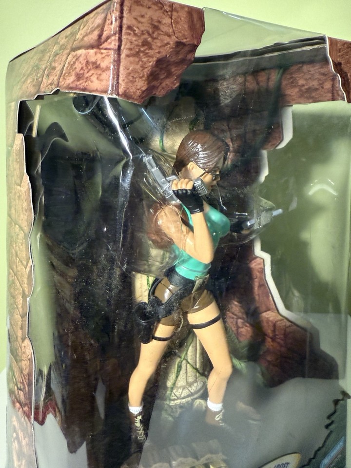 Lara Croft Tomb Raider Action Figure Display Jungle Outfit Playmates ...