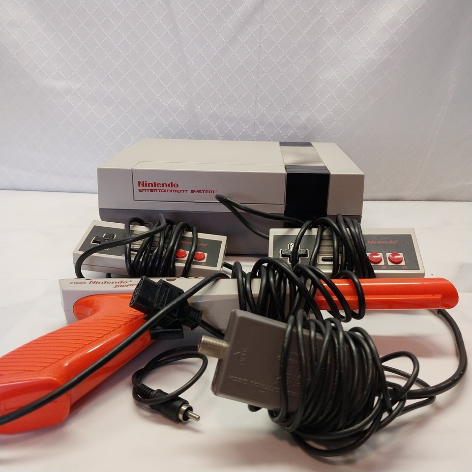 Original Nintendo Rare Orange NES USA Stamp w/2 controllers, gun, no ...