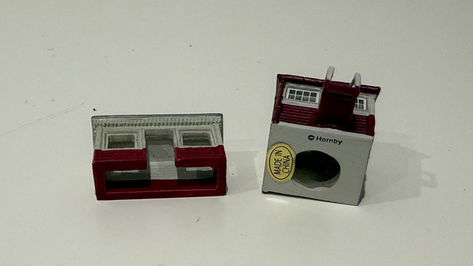 Hornby N gauge Lyddle End Wooden Platform Signal Box & Waiting Room ...