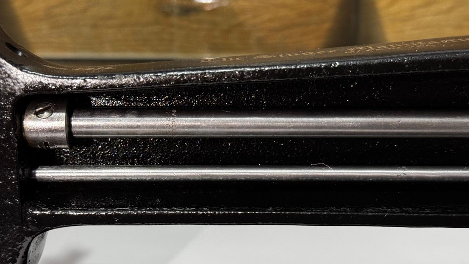 Singer 114w103 Chain & Moss Stitch Embroidery Machine with table and ...