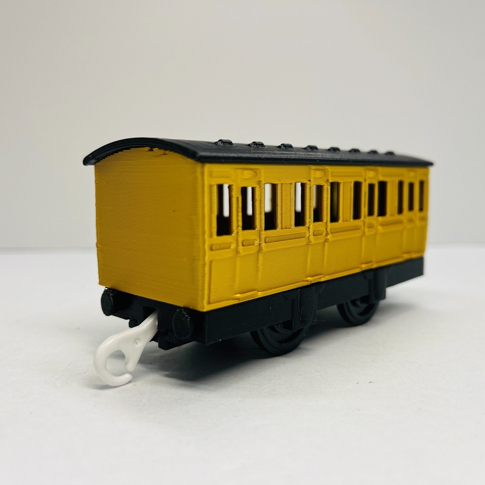 CUSTOM GOLD PASSENGER COACH Trains Works on TrackMaster and TOMY Tracks ...