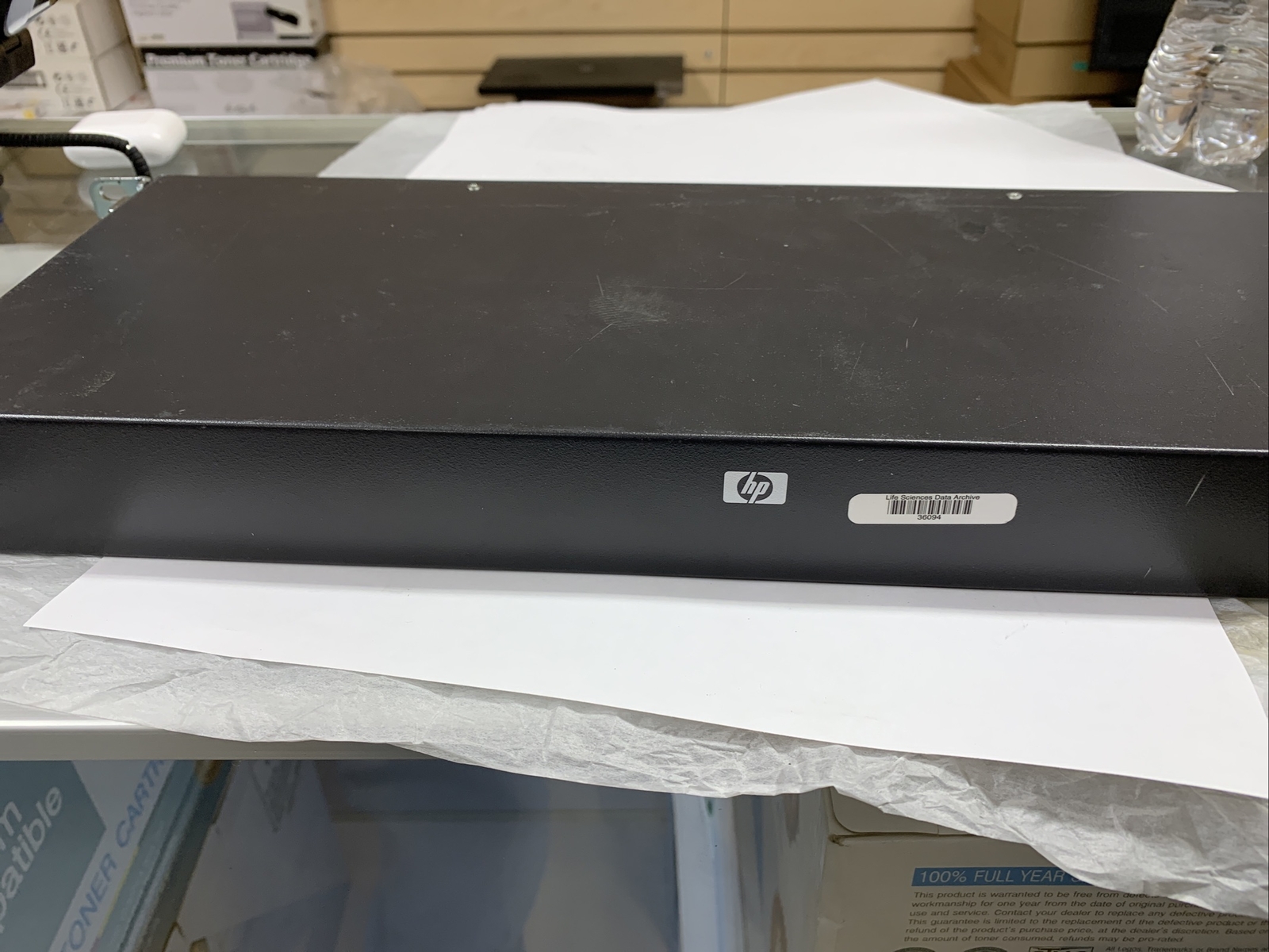 HP Server Console (336044-B21) 8-Ports Rack-Mountable KVM switch PS/2 ...