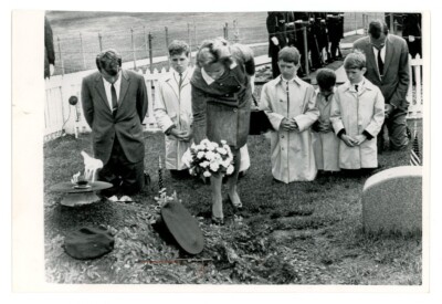 ROBERT F KENNEDY, LEM BILLINGS original 1965 news photo AT JFK GRAVE | eBay