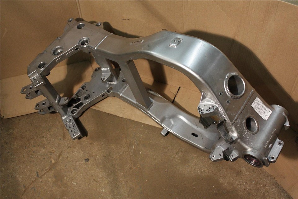 2005 KAWASAKI ZX 1200 C MAIN CHASSIS FRAME BODY ZX1200 ZX1200C ZZR ...