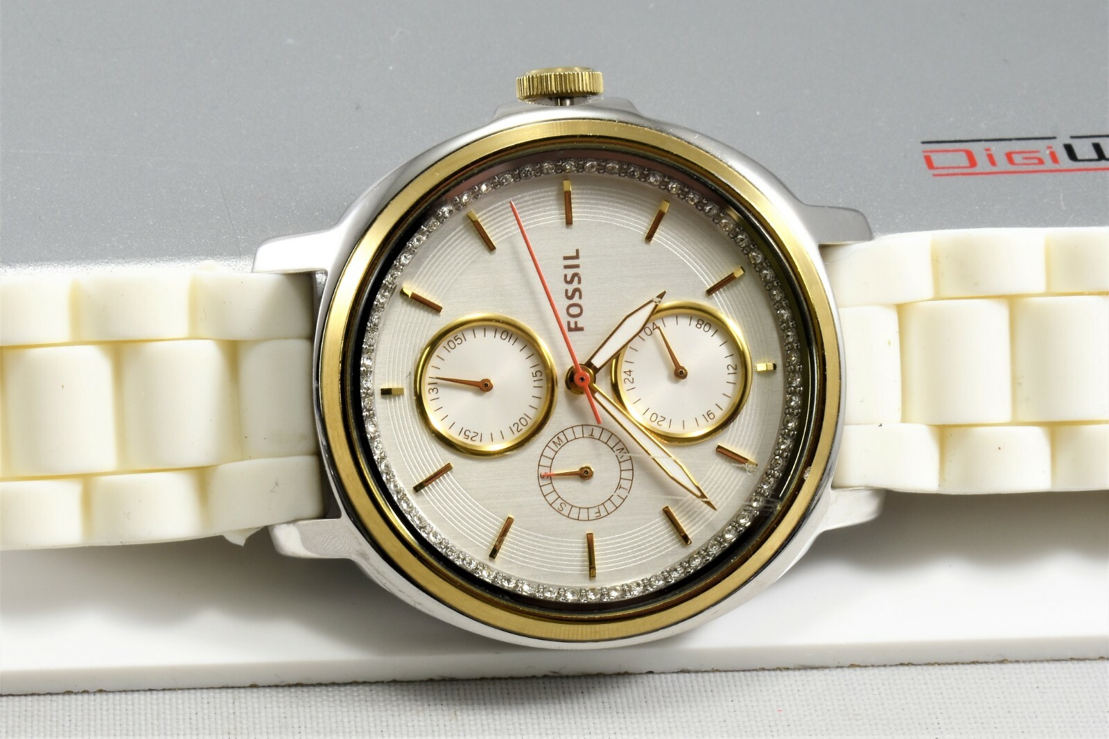 Fossil Chelsey Silver 3 Dial Watch 5 ATM New Rubber White Straps New ...