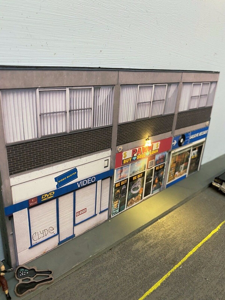 G Scale Scratch Built "PAWN SHOP”💰Video + Record LED, Building Flat, 1: ...