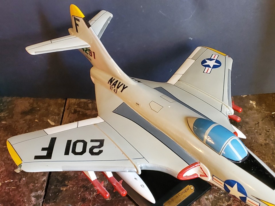 Grumman F9F-8 Cougar VF 43 Aircraft 1:32 Scale Executive Series Model ...