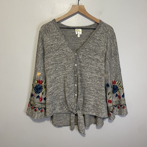 Fig & Flower Gray Embroidered Floral Top, Size Large High Low, Relaxed ...