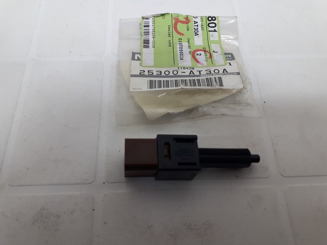 Original OE NISSAN 25300AT30A Bremslichtschalter online kaufen | eBay