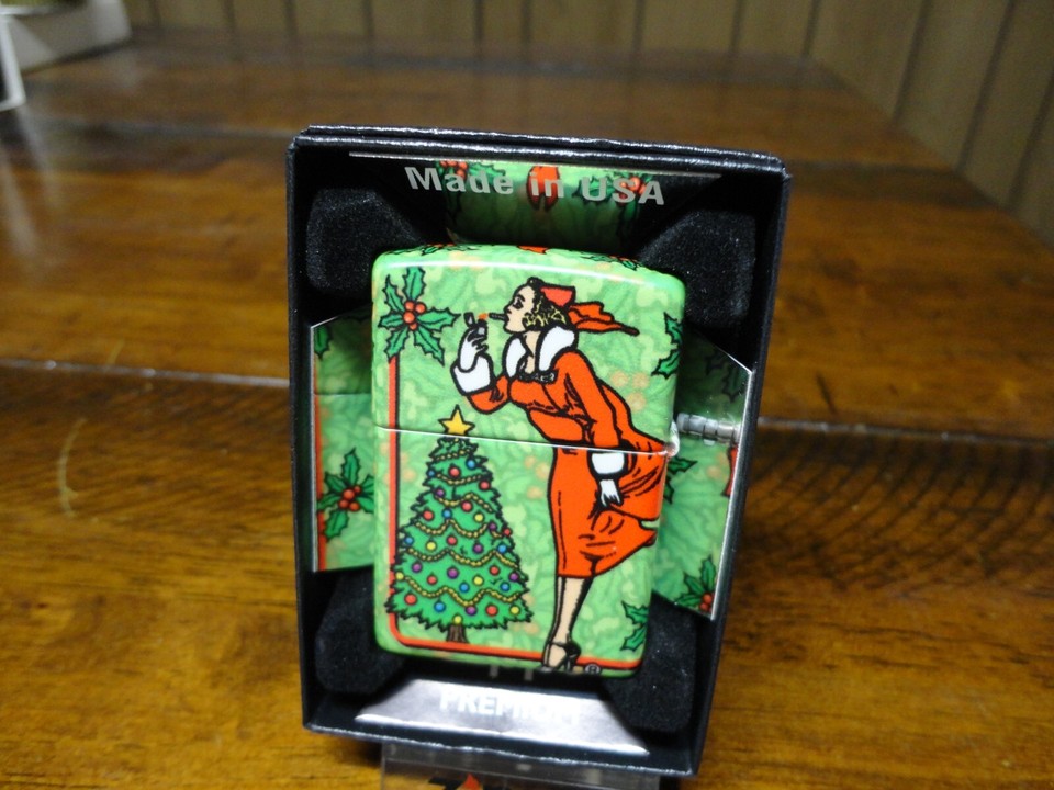 WINDY MERRY CHRISTMAS TREE HOLLY FLAME 540 DESIGN ZIPPO LIGHTER MINT IN ...