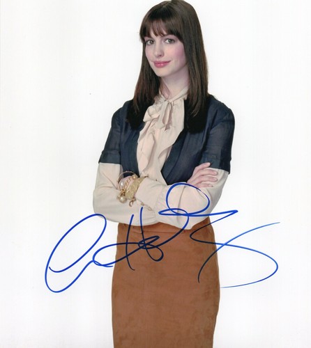 Autographed Anne Hathaway The Princess Diaries 8 x 10 Photo Signed with ...