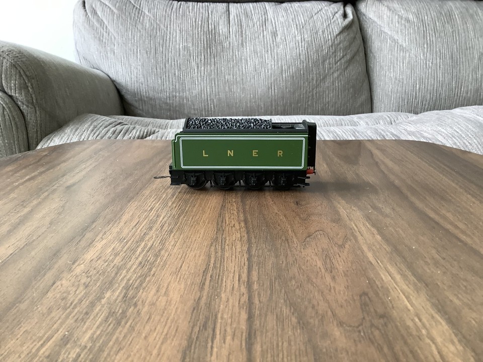 model trains ho scale locomotive with tracks, carts, and power bank ...