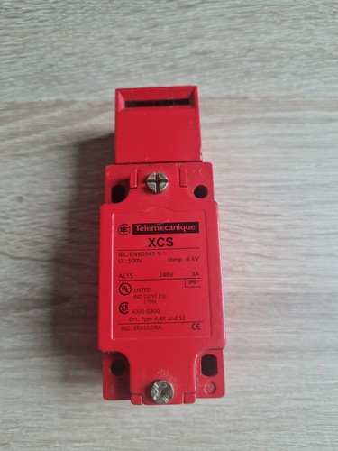 Telemecanique XCS A502 / XCSA502 | eBay