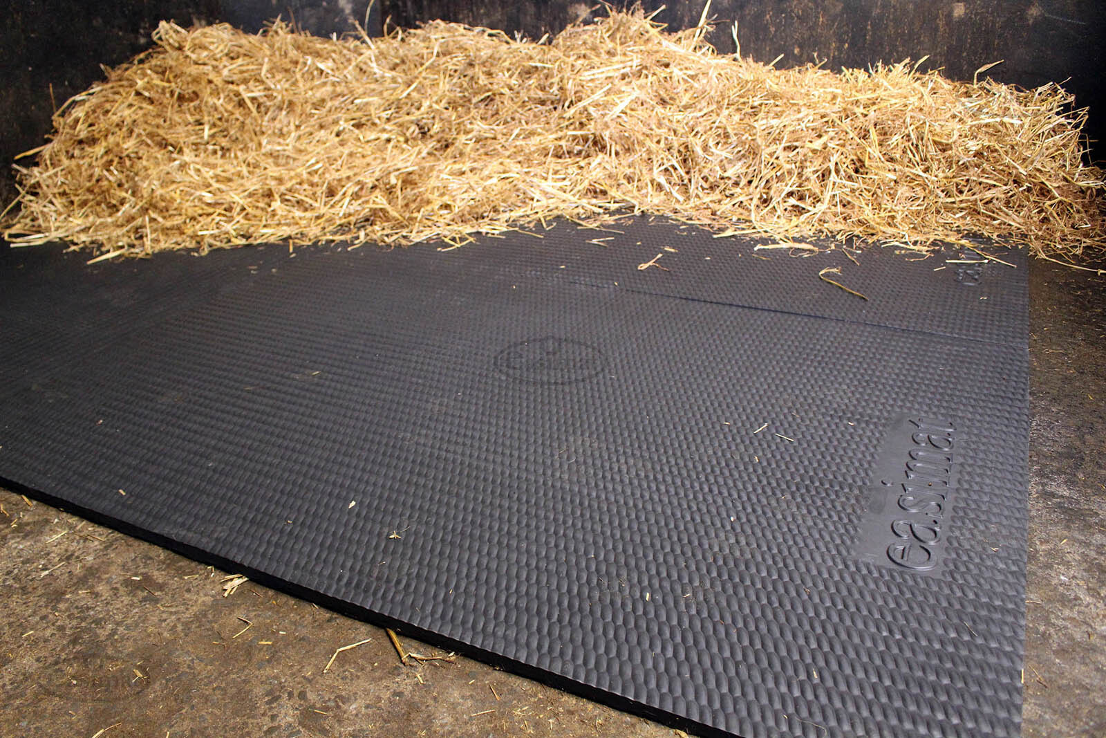 Horse Stable Floor Mats EVA 6ft x 4ft Cushioned Equine Matting Flooring ...