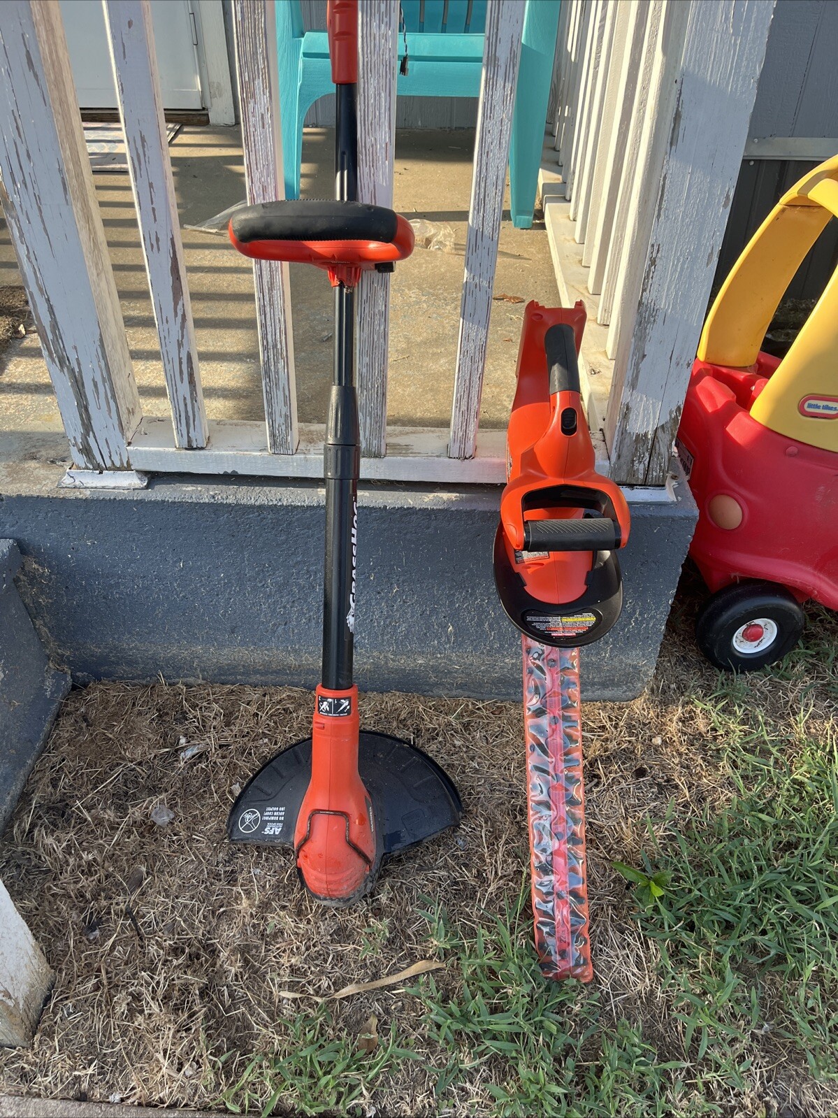 BLACK+DECKER Hedge Trimmer And Grass Hog Weed Eater 20v Package Deal No ...
