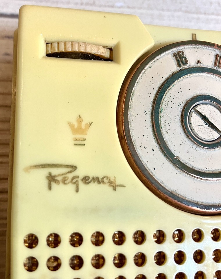 Vintage Regency Model TR-1G Transistor Radio With New Battery Tested ...