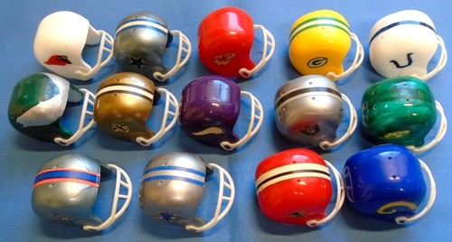 VNTG LOT OF 14 GUMBALL MACHINE MINI NFL PLASTIC FOOTBALL HELMETS EARLY ...