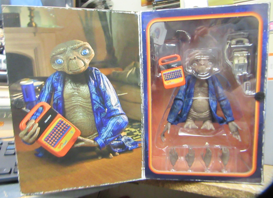 E.T. THE EXTRA-TERRESTRIAL ULTIMATE TELEPATHIC FIGURE 2022 NECO NEW IN ...