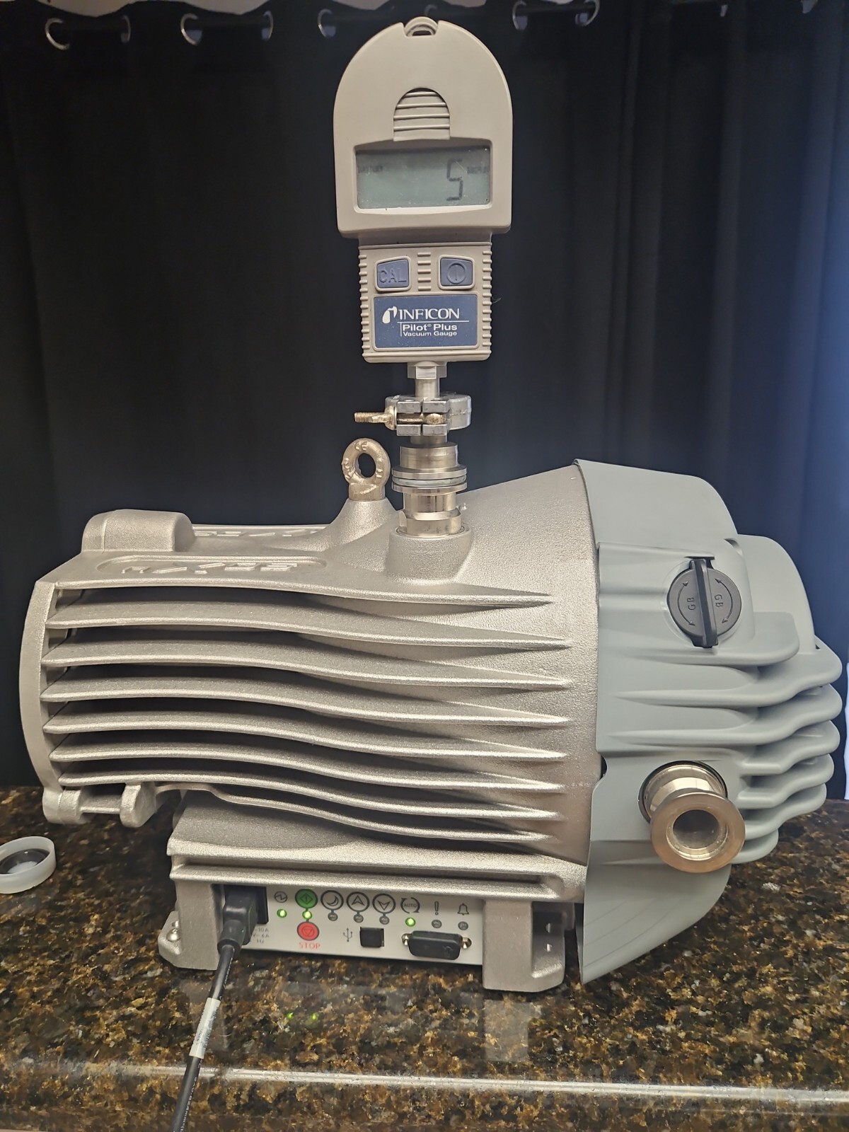 Edwards Scroll Dry Vacuum Pump (1ph Motor 100-240V, 50/60Hz) NXDS10I ...