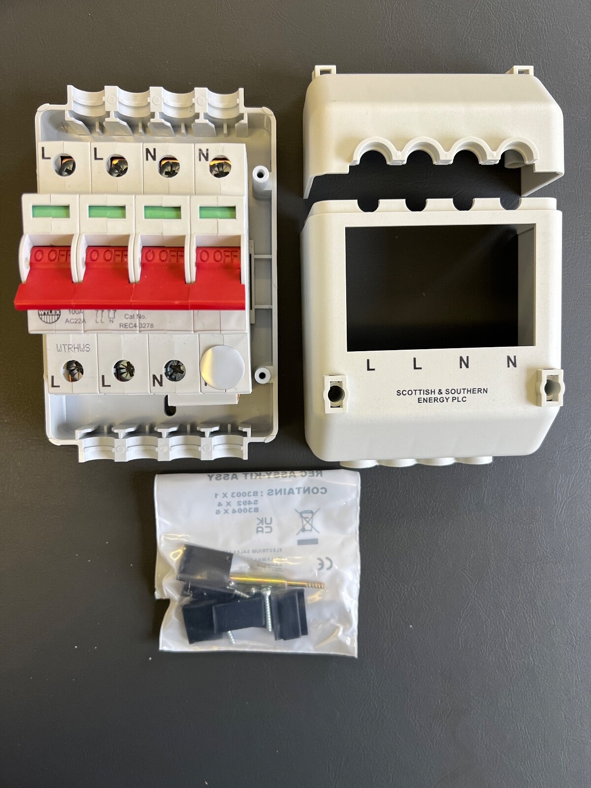 WYLEX REC4-3278 100A 4 Pole Switch with Enclose to suit meter trails ...